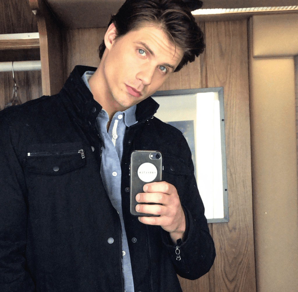 liam-johnson-famousinlove | Feeling the Vibe Magazine