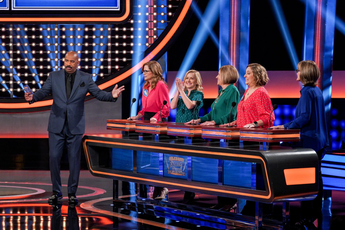 Team Jenna Fisher vs Team Scott Foley on 'Celebrity Family Feud'- See ...