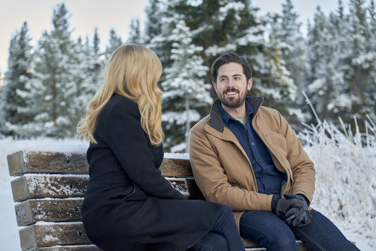 'Snowkissed': Jen Lilley & Chris McNally Star in New 2021 Hallmark ...