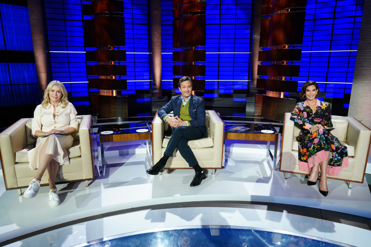 Teri Hatcher, Chelsea Handler and Thomas Lennon Appear on 'To Tell the ...