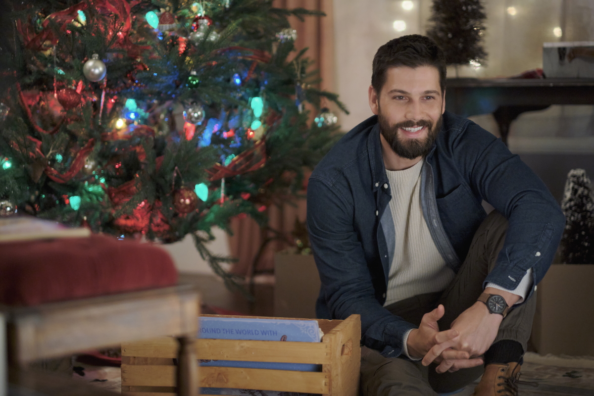 'A Very Merry Bridesmaid': Casey Deidrick & Emily Osment Star in New ...