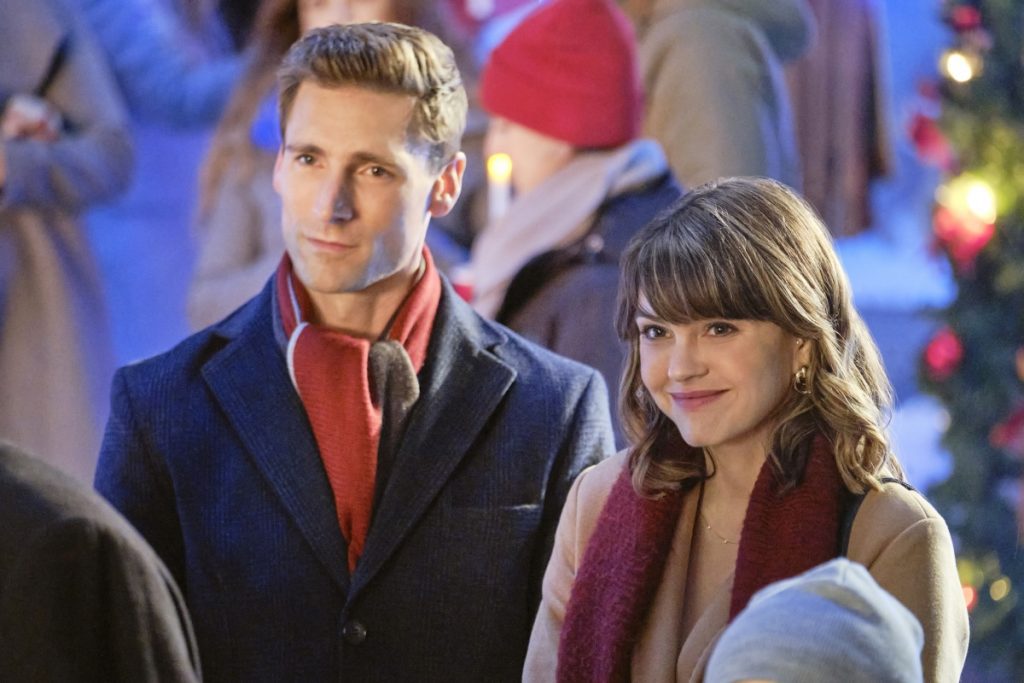 Get the Looks from Hallmark Channel's 'My Christmas Family Tree ...