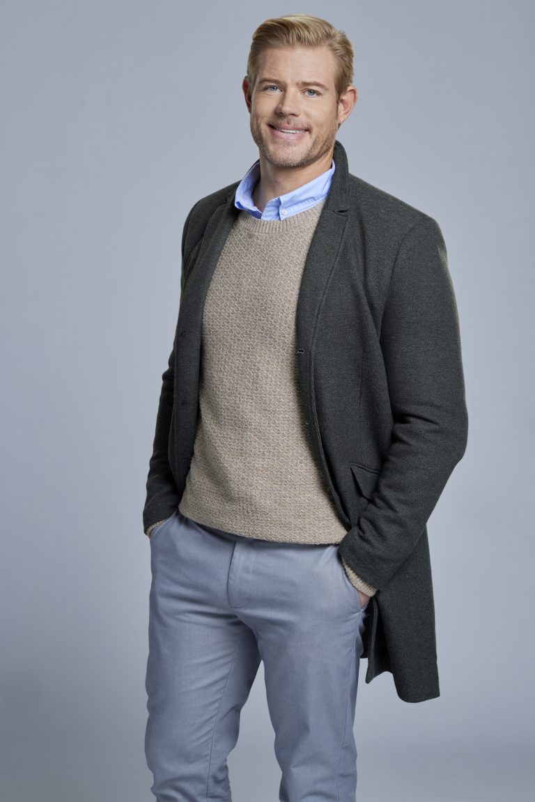 'Nantucket Noel' on Hallmark: See Clothing + Get the Looks | Feeling ...